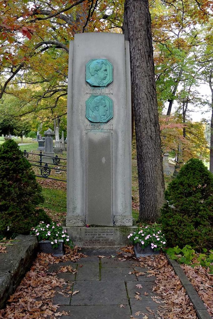 Mark-Twain-Grave-site-Elmira-New-York - Roguetrippers