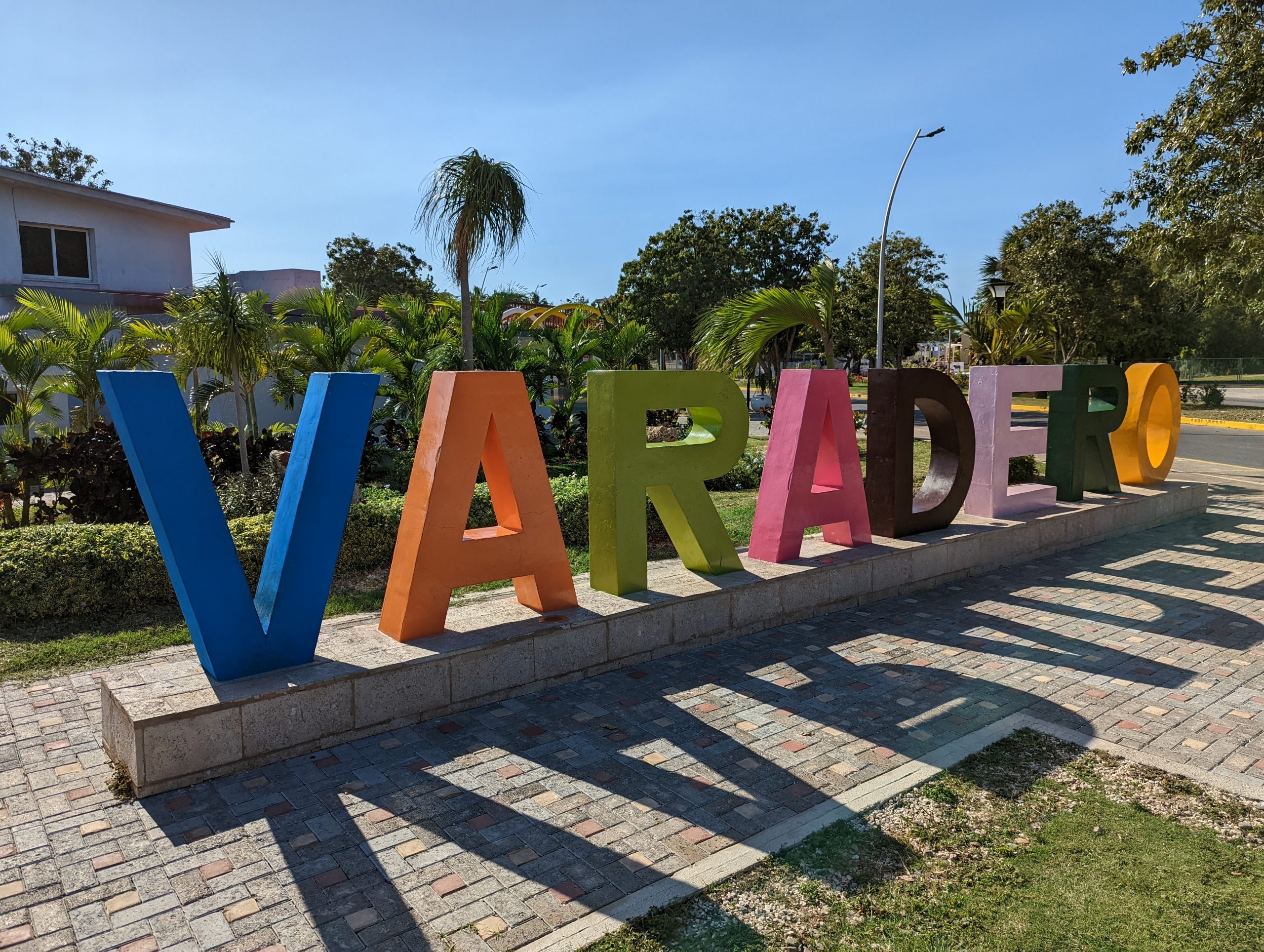 Cuba-Varadero-Sign - Roguetrippers